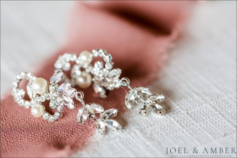 Laura & Gray // November Mauve & Ivory Burritt Wedding | Joel and Amber ...